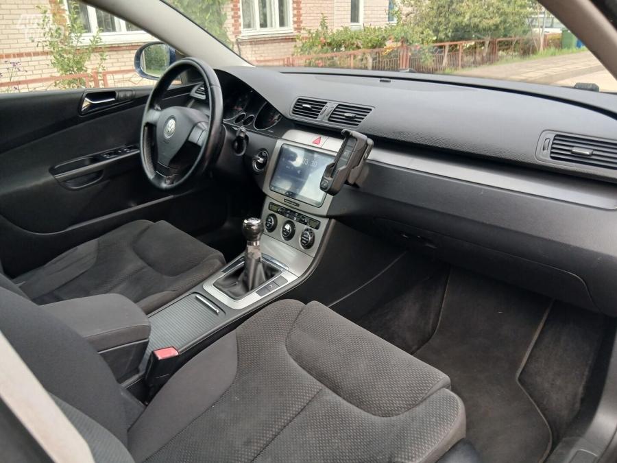 Blue Volkswagen Passat 2007 in Alytus, with an engine capacity of 1.90 L and mileage of 387 thousand km for 1600 €, photo 11 on AUTOMOTO.COM.LV