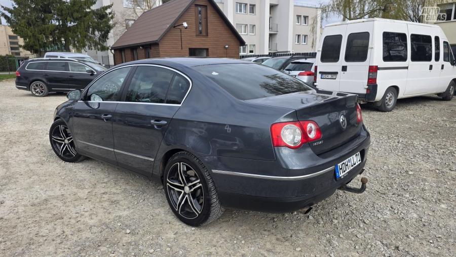 Zils Volkswagen Passat 2008 Vilkaviškis, ar dzinēja tilpumu 3.20 L un nobraukumu 236 tūkst. km par 3250 €, foto 4 vietnē AUTOMOTO.COM.LV