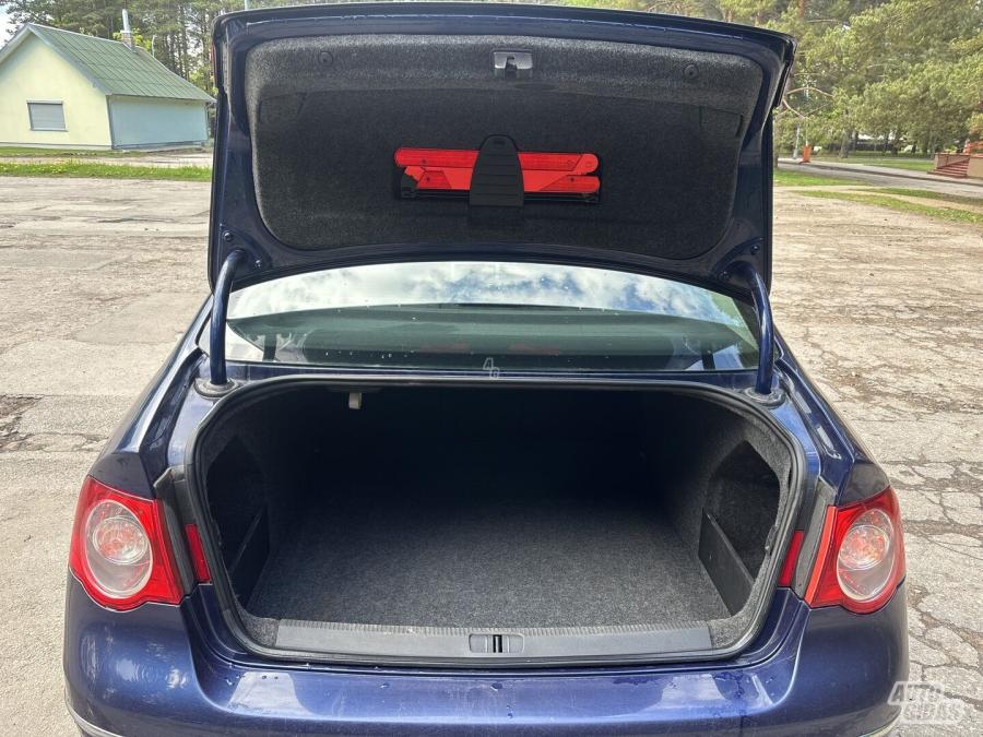 Zils Volkswagen Passat 2008 Biržai, ar dzinēja tilpumu 2.00 L un nobraukumu 281 tūkst. km par 2200 €, foto 12 vietnē AUTOMOTO.COM.LV