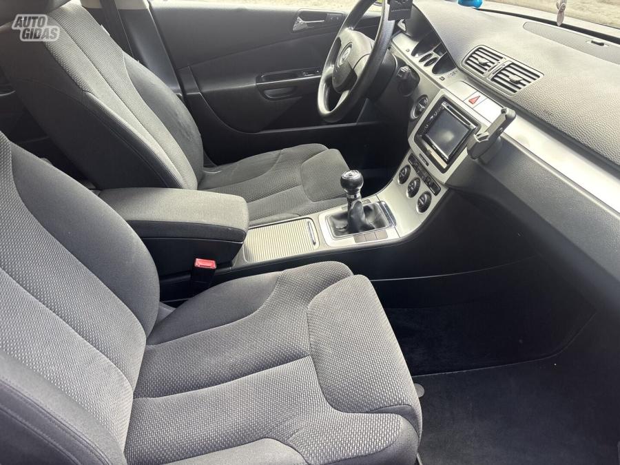 Zils Volkswagen Passat 2008 Biržai, ar dzinēja tilpumu 2.00 L un nobraukumu 281 tūkst. km par 2200 €, foto 19 vietnē AUTOMOTO.COM.LV