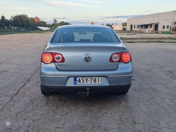 Volkswagen Passat 2009 in Alytus on AUTOMOTO.COM.LV Blue Volkswagen Passat 2009 in Alytus, with an engine capacity of 1.97 L and mileage of 321 thousand km for 2300 €, photo 6 on AUTOMOTO.COM.LV