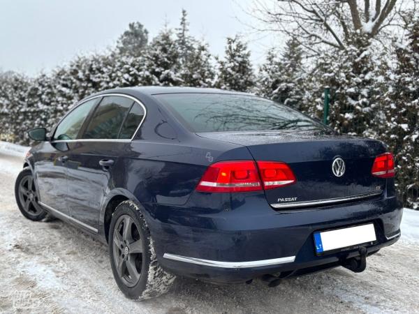 Blue Volkswagen Passat 2010 in Kaunas, with an engine capacity of 1.80 L and mileage of 190 thousand km for 2950 €, photo 3 on AUTOMOTO.COM.LV