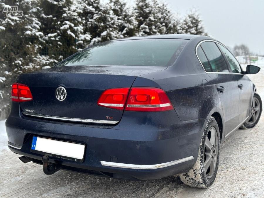 Blue Volkswagen Passat 2010 in Kaunas, with an engine capacity of 1.80 L and mileage of 190 thousand km for 2950 €, photo 8 on AUTOMOTO.COM.LV
