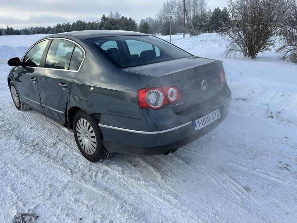 Zils Volkswagen Passat 2010 Utena, ar dzinēja tilpumu 1.97 L un nobraukumu 280 tūkst. km par 1650 €, foto 4 vietnē AUTOMOTO.COM.LV