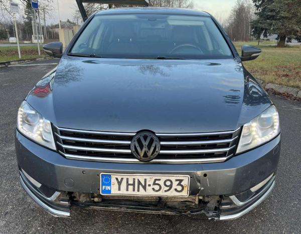 Blue Volkswagen Passat 2011 in Taurage, with an engine capacity of 1.98 L and mileage of 218 thousand km for 3900 €, photo 1 on AUTOMOTO.COM.LV