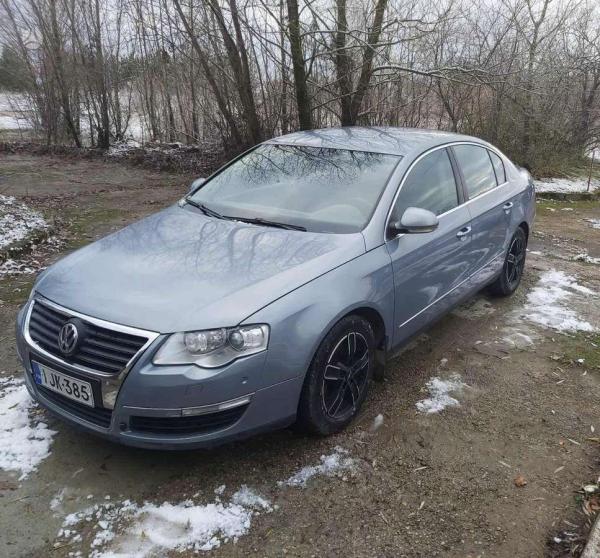 Blue Volkswagen Passat 2011 in Vilnius, with an engine capacity of 1.60 L and mileage of 280 thousand km for 2800 €, photo 1 on AUTOMOTO.COM.LV