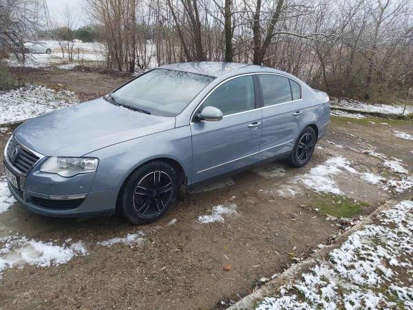 Blue Volkswagen Passat 2011 in Vilnius, with an engine capacity of 1.60 L and mileage of 280 thousand km for 2800 €, photo 2 on AUTOMOTO.COM.LV