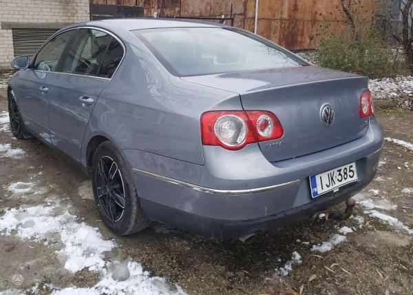 Blue Volkswagen Passat 2011 in Vilnius, with an engine capacity of 1.60 L and mileage of 280 thousand km for 2800 €, photo 7 on AUTOMOTO.COM.LV