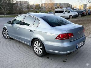 Blue Volkswagen Passat 2011 in Vilnius, with an engine capacity of 1.97 L and mileage of 341 thousand km for 3200 €, photo 6 on AUTOMOTO.COM.LV