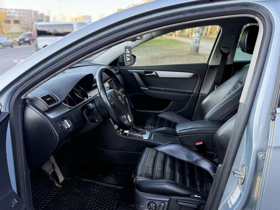Blue Volkswagen Passat 2011 in Vilnius, with an engine capacity of 1.97 L and mileage of 341 thousand km for 3200 €, photo 8 on AUTOMOTO.COM.LV