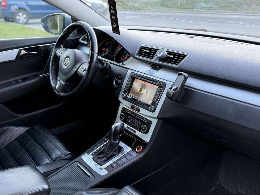 Blue Volkswagen Passat 2011 in Vilnius, with an engine capacity of 1.97 L and mileage of 341 thousand km for 3200 €, photo 12 on AUTOMOTO.COM.LV
