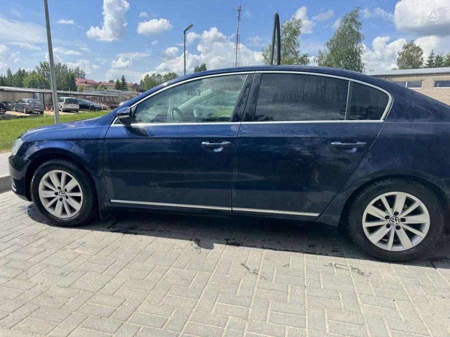 Blue Volkswagen Passat 2011 in Silale, with an engine capacity of 1.97 L and mileage of 360 thousand km for 3300 €, photo 5 on AUTOMOTO.COM.LV