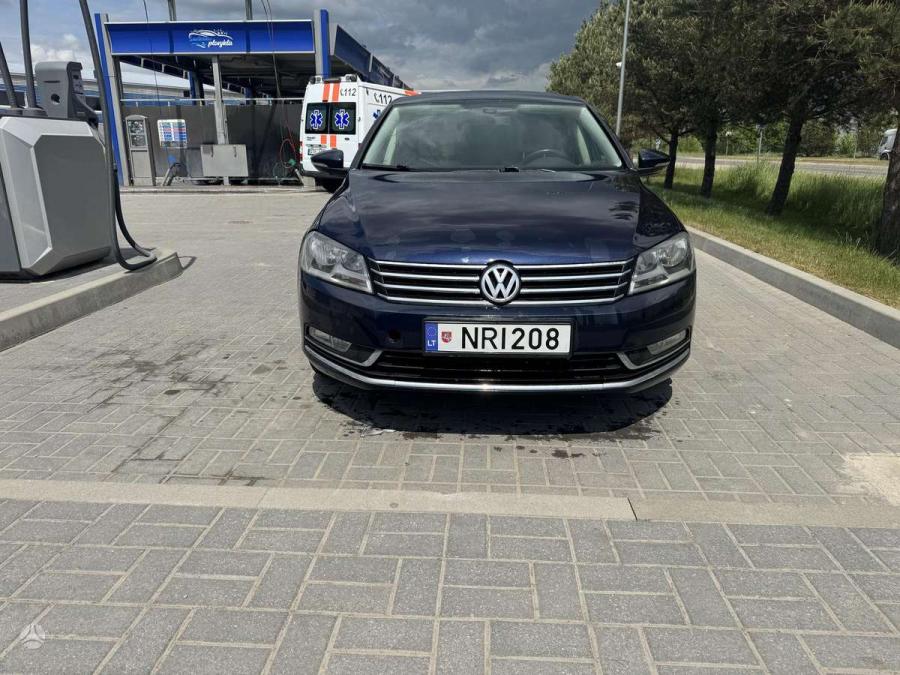Blue Volkswagen Passat 2011 in Silale, with an engine capacity of 1.97 L and mileage of 360 thousand km for 3300 €, photo 8 on AUTOMOTO.COM.LV