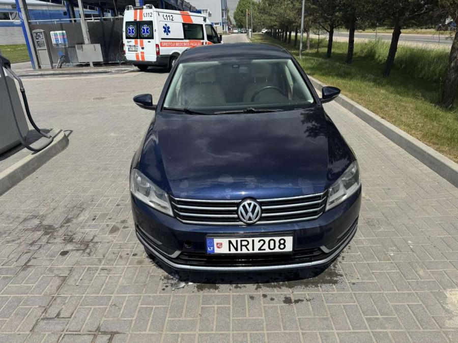 Blue Volkswagen Passat 2011 in Silale, with an engine capacity of 1.97 L and mileage of 360 thousand km for 3300 €, photo 9 on AUTOMOTO.COM.LV