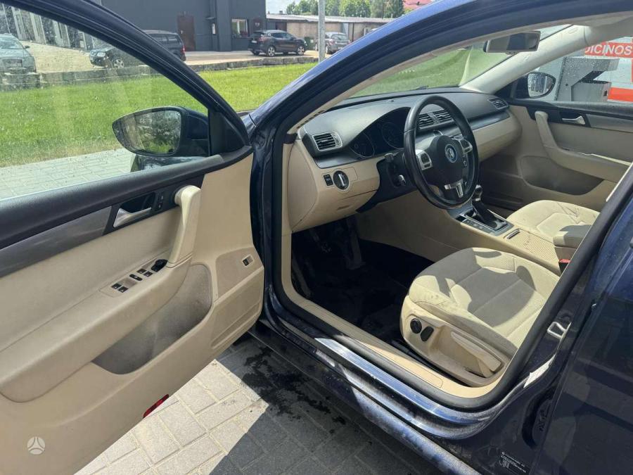 Blue Volkswagen Passat 2011 in Silale, with an engine capacity of 1.97 L and mileage of 360 thousand km for 3300 €, photo 15 on AUTOMOTO.COM.LV