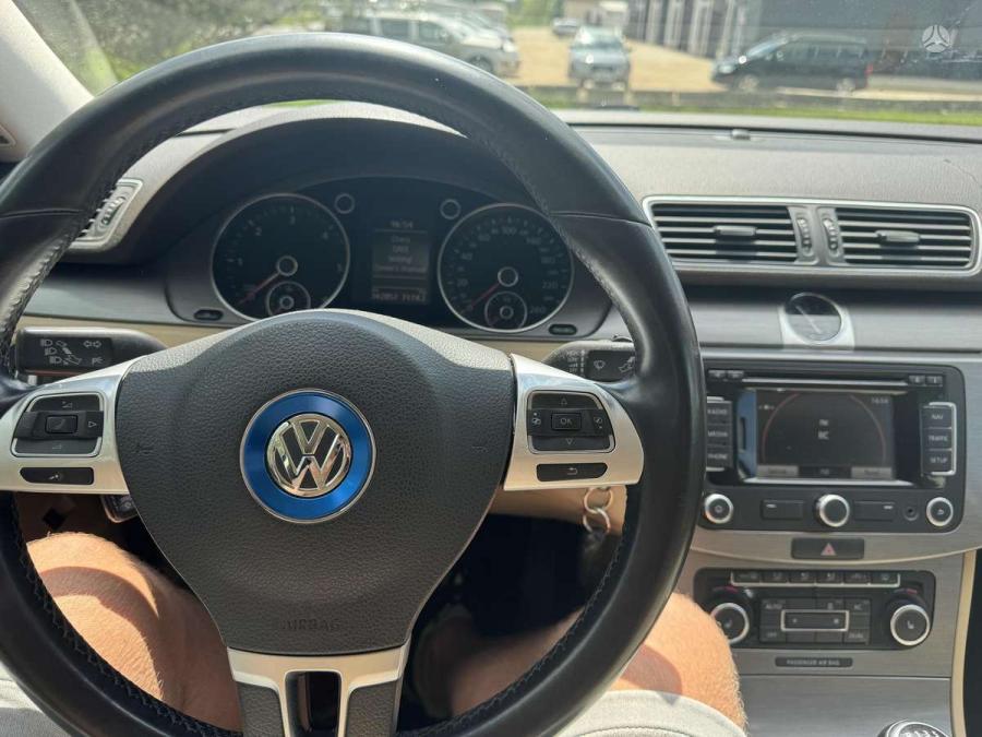 Blue Volkswagen Passat 2011 in Silale, with an engine capacity of 1.97 L and mileage of 360 thousand km for 3300 €, photo 16 on AUTOMOTO.COM.LV