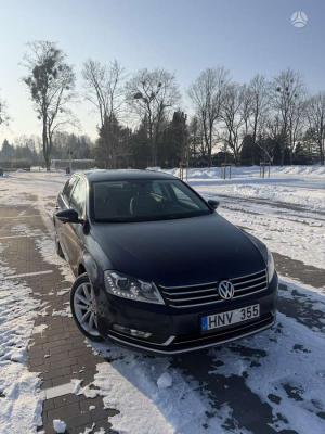Blue Volkswagen Passat 2012 in Kaunas, with an engine capacity of 1.97 L and mileage of 295 thousand km for 3450 €, photo  on AUTOMOTO.COM.LV