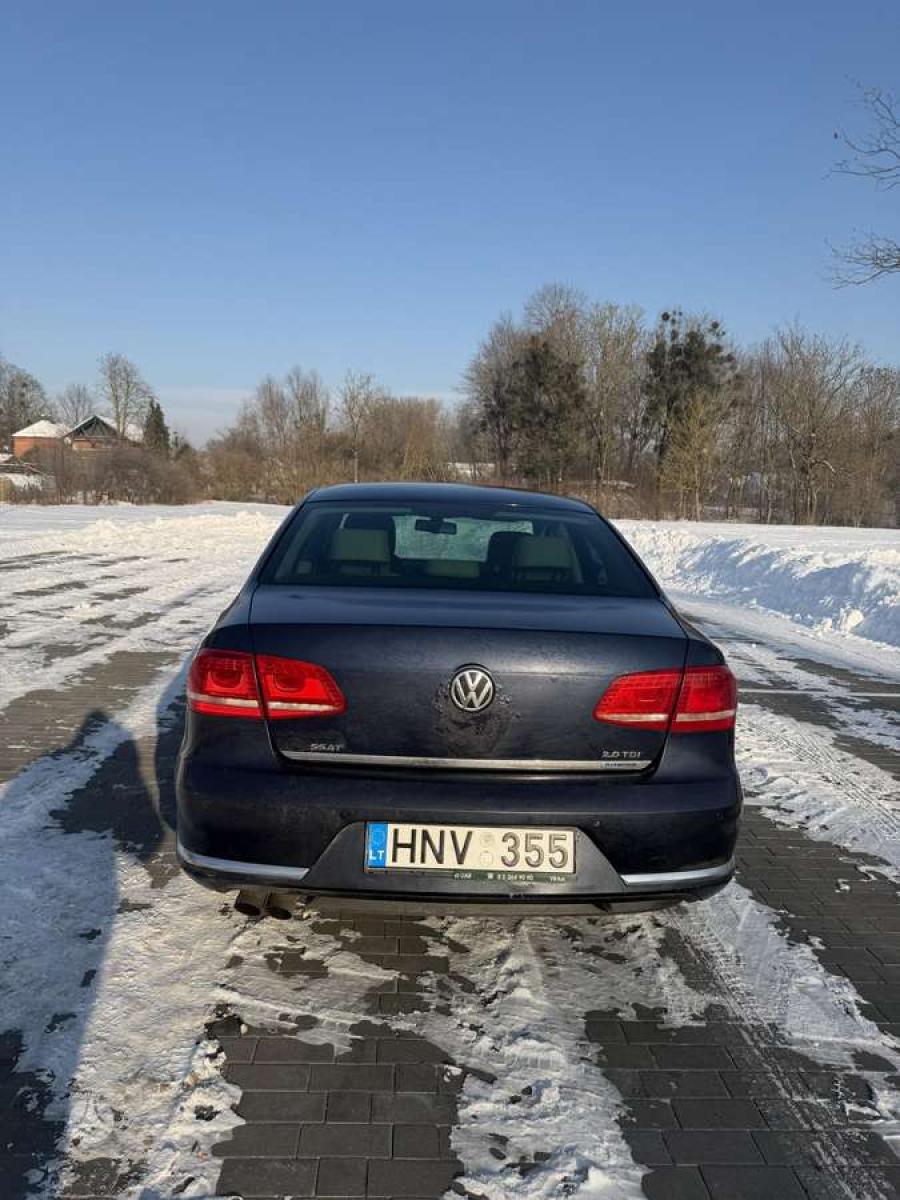 Blue Volkswagen Passat 2012 in Kaunas, with an engine capacity of 1.97 L and mileage of 295 thousand km for 3450 €, photo 11 on AUTOMOTO.COM.LV