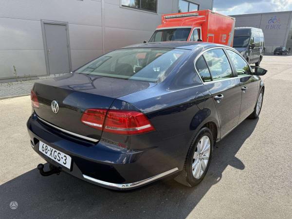 Blue Volkswagen Passat 2012 in Vilnius, with an engine capacity of 1.39 L and mileage of 248 thousand km for 3999 €, photo 2 on AUTOMOTO.COM.LV