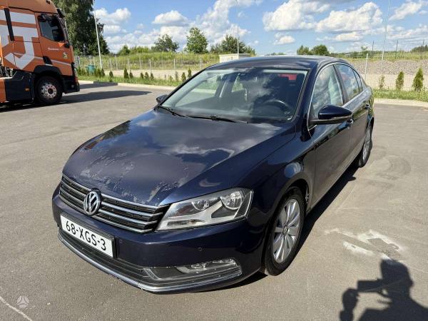 Blue Volkswagen Passat 2012 in Vilnius, with an engine capacity of 1.39 L and mileage of 248 thousand km for 3999 €, photo 4 on AUTOMOTO.COM.LV