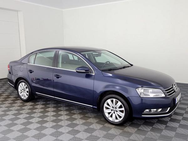 Blue Volkswagen Passat 2012 in Tallinn, with an engine capacity of 1.80 L and mileage of 223 thousand km for 3099 €, photo 1 on AUTOMOTO.COM.LV