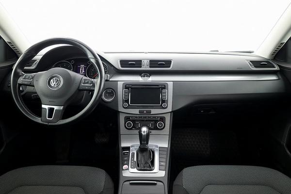 Blue Volkswagen Passat 2012 in Tallinn, with an engine capacity of 1.80 L and mileage of 223 thousand km for 3099 €, photo 5 on AUTOMOTO.COM.LV
