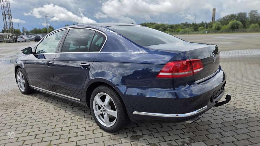 Zils Volkswagen Passat 2012 Marijampole, ar dzinēja tilpumu 1.97 L un nobraukumu 282 tūkst. km par 5200 €, foto 4 vietnē AUTOMOTO.COM.LV