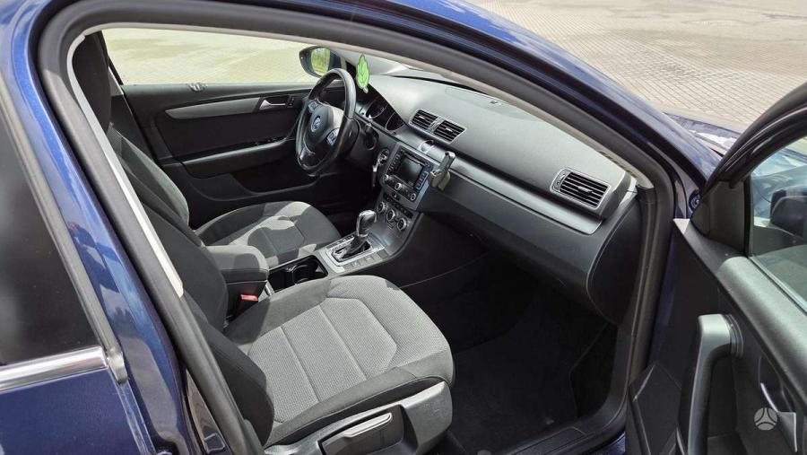 Zils Volkswagen Passat 2012 Marijampole, ar dzinēja tilpumu 1.97 L un nobraukumu 282 tūkst. km par 5200 €, foto 17 vietnē AUTOMOTO.COM.LV