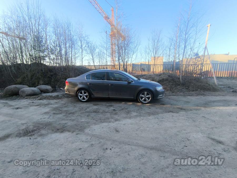 Blue Volkswagen Passat 2013 in Tallinn, with an engine capacity of 1.40 L and mileage of 164 thousand km for 7600 €, photo 4 on AUTOMOTO.COM.LV