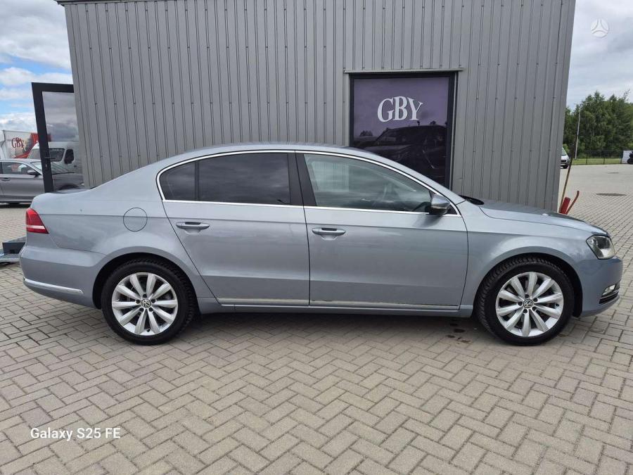 Blue Volkswagen Passat 2013 in Taurage, with an engine capacity of 1.60 L and mileage of 261 thousand km for 4700 €, photo 4 on AUTOMOTO.COM.LV
