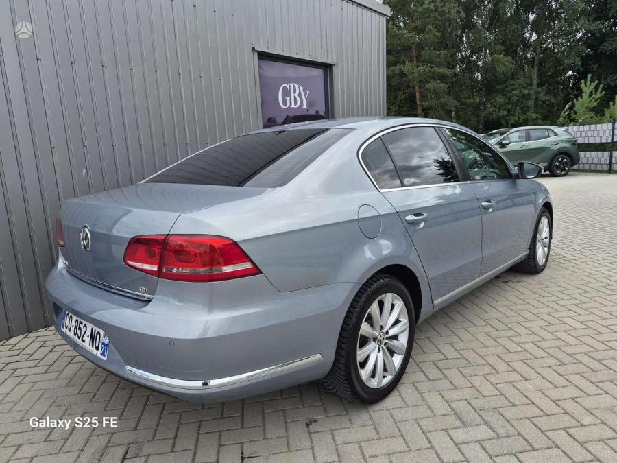 Blue Volkswagen Passat 2013 in Taurage, with an engine capacity of 1.60 L and mileage of 261 thousand km for 4700 €, photo 5 on AUTOMOTO.COM.LV