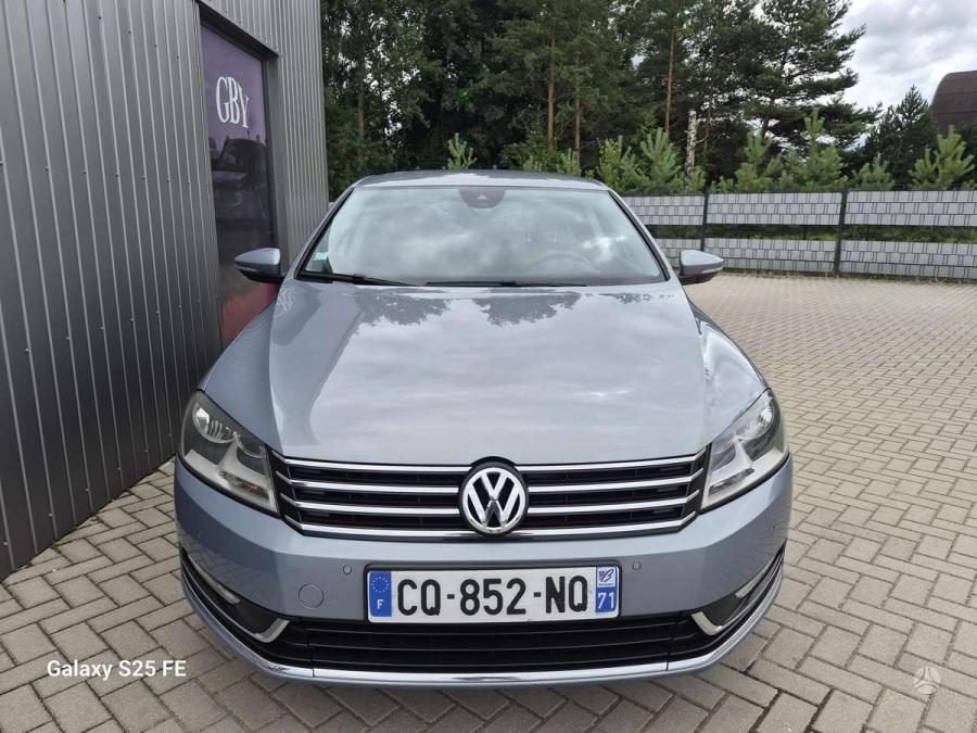 Blue Volkswagen Passat 2013 in Taurage, with an engine capacity of 1.60 L and mileage of 261 thousand km for 4700 €, photo 8 on AUTOMOTO.COM.LV