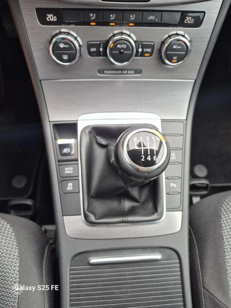 Blue Volkswagen Passat 2013 in Taurage, with an engine capacity of 1.60 L and mileage of 261 thousand km for 4700 €, photo 10 on AUTOMOTO.COM.LV