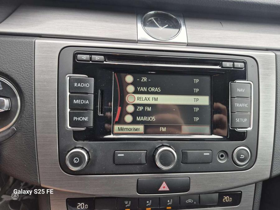 Blue Volkswagen Passat 2013 in Taurage, with an engine capacity of 1.60 L and mileage of 261 thousand km for 4700 €, photo 12 on AUTOMOTO.COM.LV