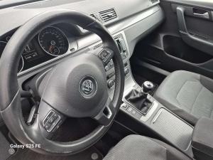 Blue Volkswagen Passat 2013 in Taurage, with an engine capacity of 1.60 L and mileage of 261 thousand km for 4700 €, photo 13 on AUTOMOTO.COM.LV