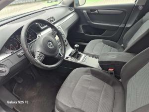 Blue Volkswagen Passat 2013 in Taurage, with an engine capacity of 1.60 L and mileage of 261 thousand km for 4700 €, photo 14 on AUTOMOTO.COM.LV
