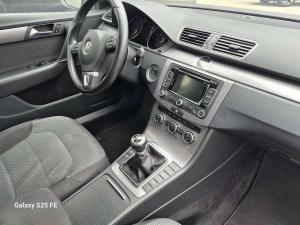 Blue Volkswagen Passat 2013 in Taurage, with an engine capacity of 1.60 L and mileage of 261 thousand km for 4700 €, photo 16 on AUTOMOTO.COM.LV
