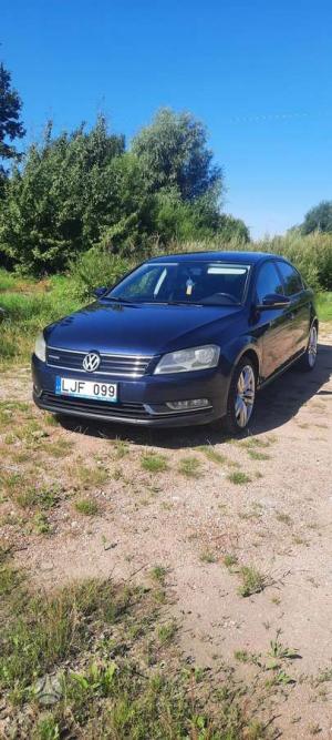 Blue Volkswagen Passat 2013 in Alytus, with an engine capacity of 1.60 L and mileage of 254 thousand km for 6400 €, photo  on AUTOMOTO.COM.LV