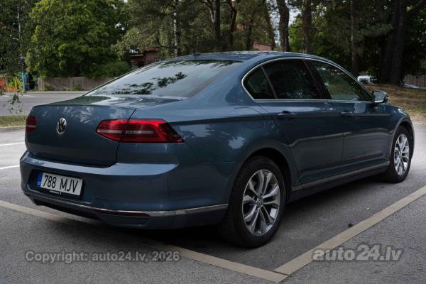 Blue Volkswagen Passat 2015 in Tallinn, with an engine capacity of 1.40 L and mileage of 203 thousand km for 9830 €, photo 3 on AUTOMOTO.COM.LV