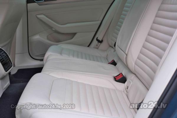 Blue Volkswagen Passat 2015 in Tallinn, with an engine capacity of 1.40 L and mileage of 203 thousand km for 9830 €, photo 5 on AUTOMOTO.COM.LV