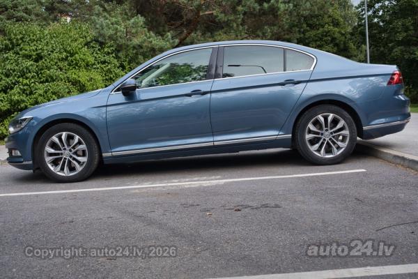 Blue Volkswagen Passat 2015 in Tallinn, with an engine capacity of 1.40 L and mileage of 203 thousand km for 9830 €, photo 10 on AUTOMOTO.COM.LV