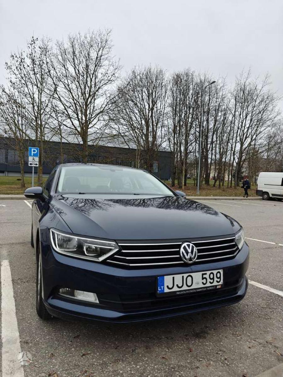 Blue Volkswagen Passat 2016 in Kaunas, with an engine capacity of 1.40 L and mileage of 120 thousand km for 10750 €, photo 1 on AUTOMOTO.COM.LV