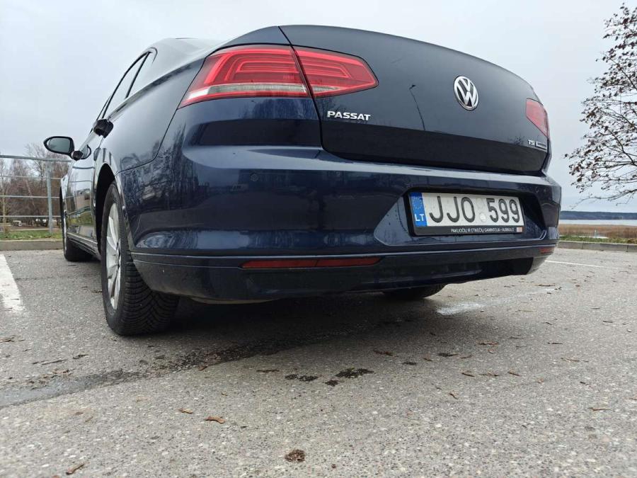 Blue Volkswagen Passat 2016 in Kaunas, with an engine capacity of 1.40 L and mileage of 120 thousand km for 10750 €, photo 3 on AUTOMOTO.COM.LV