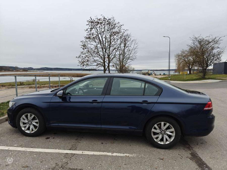 Blue Volkswagen Passat 2016 in Kaunas, with an engine capacity of 1.40 L and mileage of 120 thousand km for 10750 €, photo 4 on AUTOMOTO.COM.LV