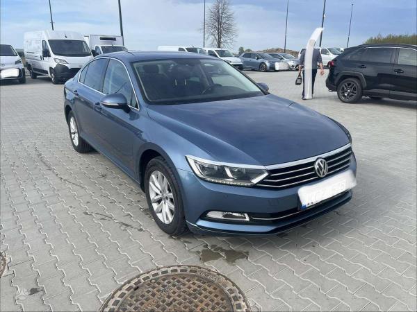 Blue Volkswagen Passat 2017 in Kaunas, with an engine capacity of 1.40 L and mileage of 161 thousand km for 11600 €, photo 1 on AUTOMOTO.COM.LV
