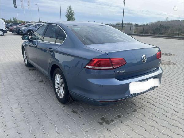 Blue Volkswagen Passat 2017 in Kaunas, with an engine capacity of 1.40 L and mileage of 161 thousand km for 11600 €, photo 3 on AUTOMOTO.COM.LV