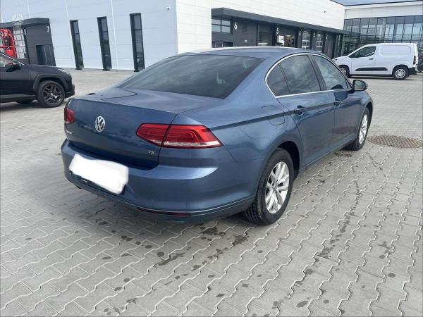 Blue Volkswagen Passat 2017 in Kaunas, with an engine capacity of 1.40 L and mileage of 161 thousand km for 11600 €, photo 4 on AUTOMOTO.COM.LV