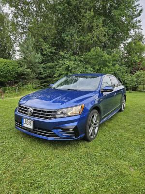 Blue Volkswagen Passat 2017 in Vilnius, with an engine capacity of 1.80 L and mileage of 151 thousand km for 10200 €, photo 3 on AUTOMOTO.COM.LV
