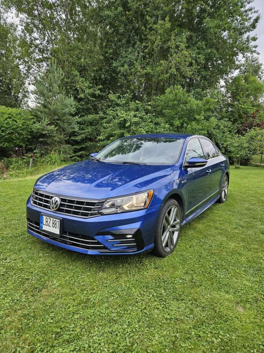 Blue Volkswagen Passat 2017 in Vilnius, with an engine capacity of 1.80 L and mileage of 151 thousand km for 10200 €, photo 3 on AUTOMOTO.COM.LV