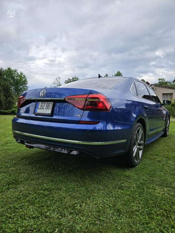 Blue Volkswagen Passat 2017 in Vilnius, with an engine capacity of 1.80 L and mileage of 151 thousand km for 10200 €, photo 8 on AUTOMOTO.COM.LV